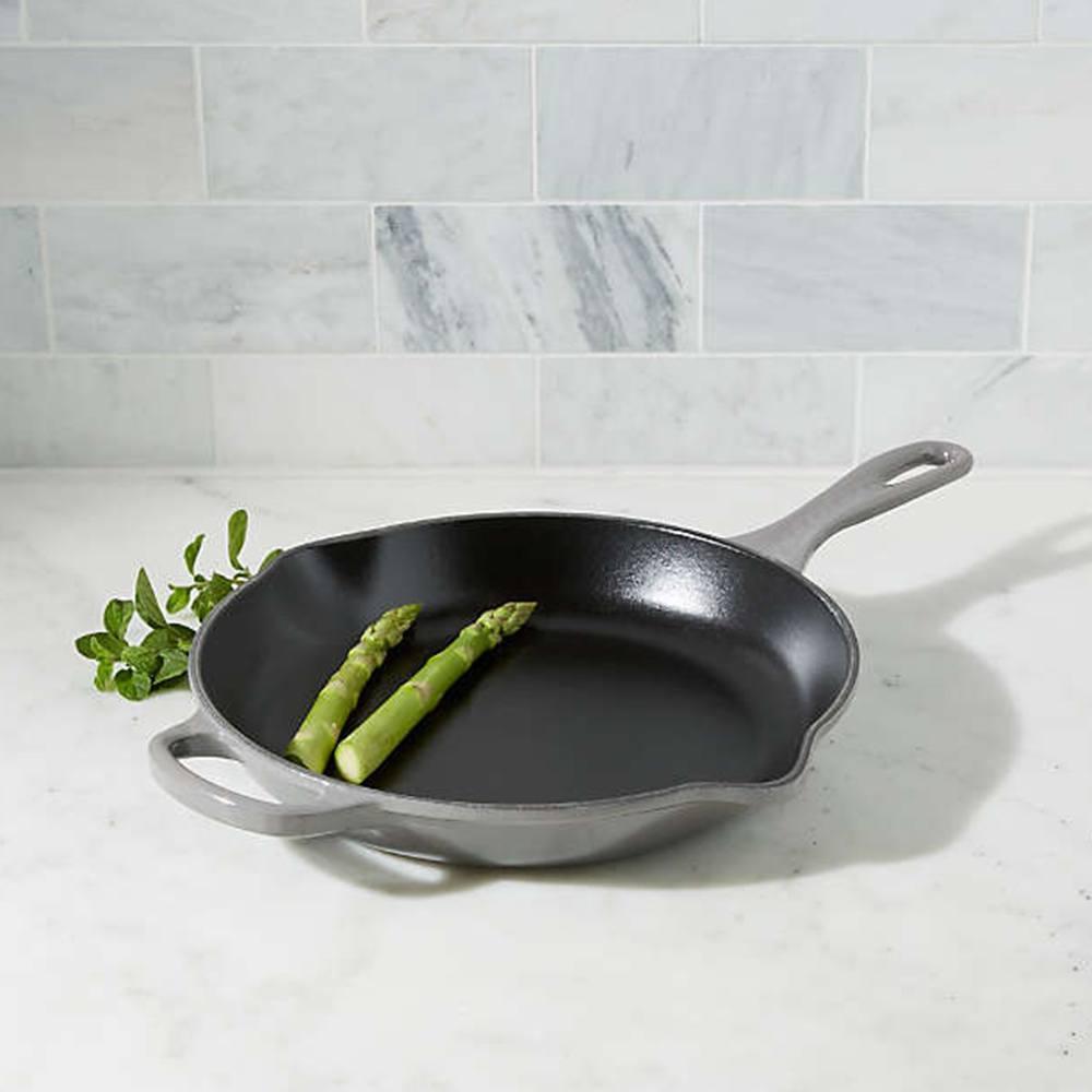 Сковорода чугунная 26 см Le Creuset Signature серая в Москве, купить за ...